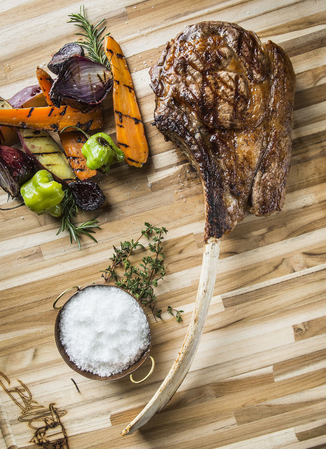 Churrasco: aprenda dicas de preparo do tomahawk
